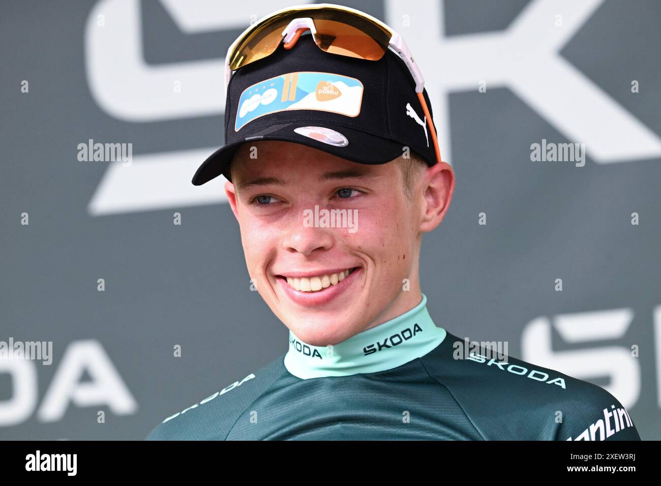 FRANK VAN DEN BROEK SMAILING PORTRAIT ON THE PODIUM WITH A SPRINTER ...