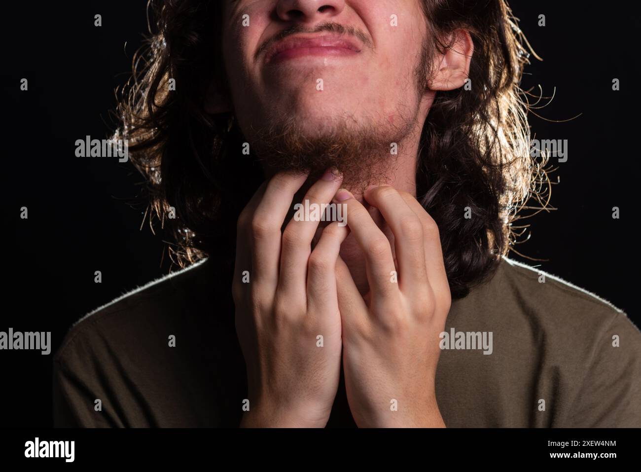 Man scratching his neck with his hand. Skin disease. Irritation ...