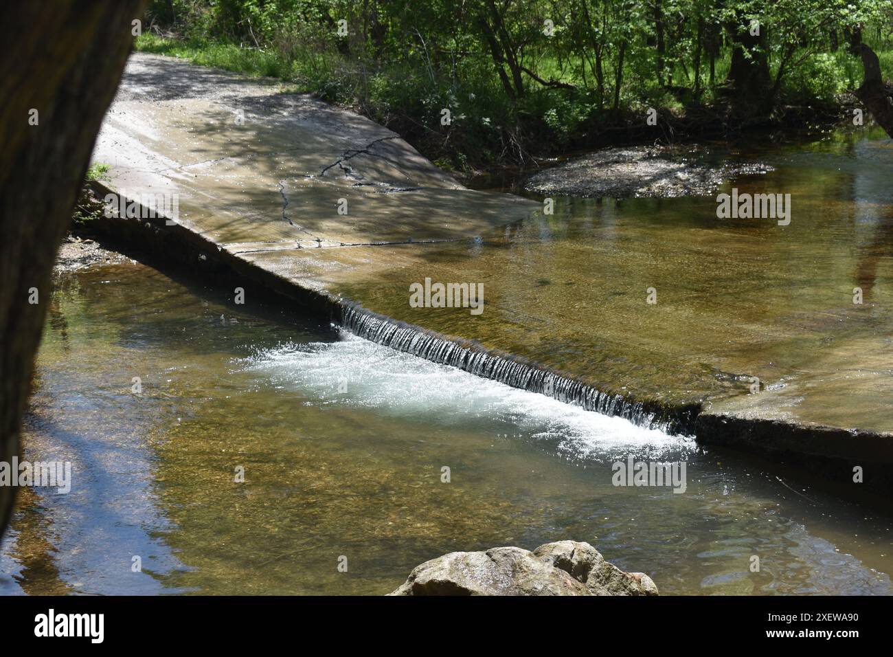 Concrete low water bridge hi-res stock photography and images - Alamy