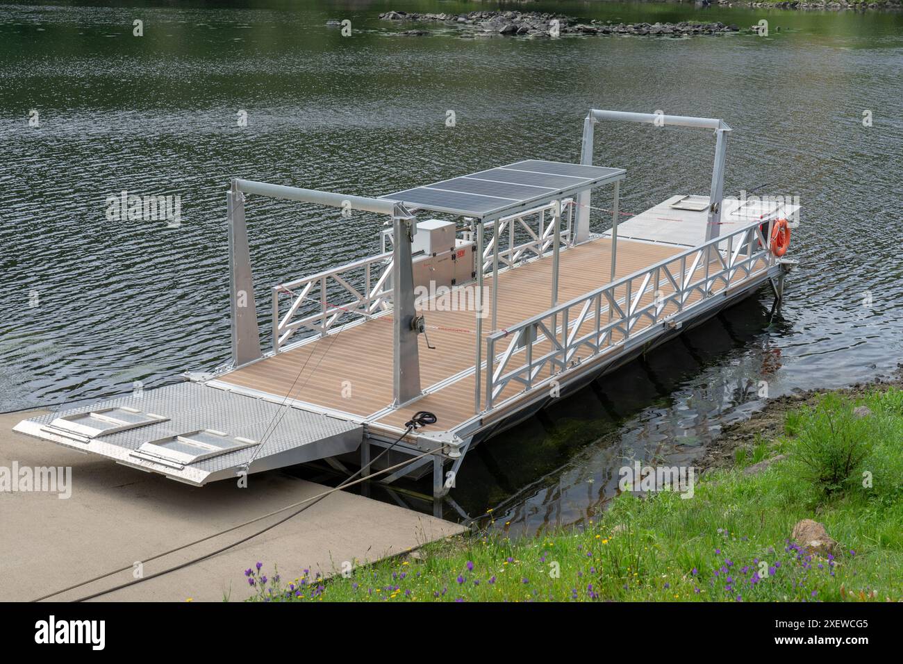 Small raft-shaped vessels for regular transport of vehicles between two ...