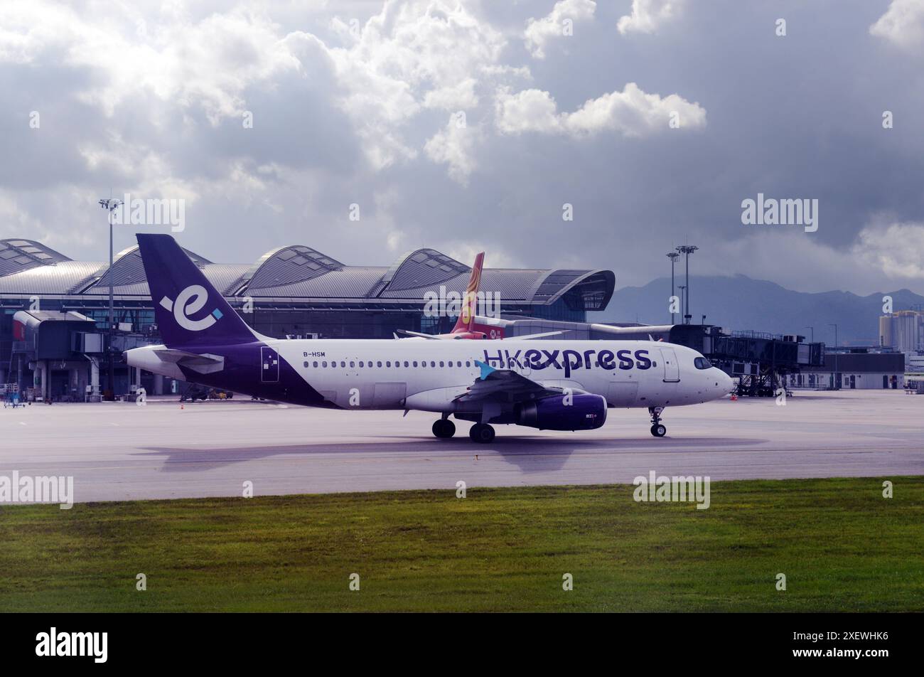 Hk express airplane hi-res stock photography and images - Alamy