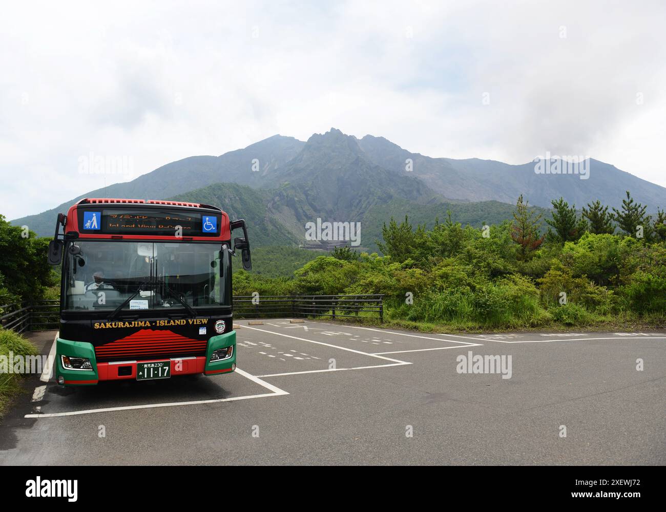 Island tour bus hi-res stock photography and images - Alamy