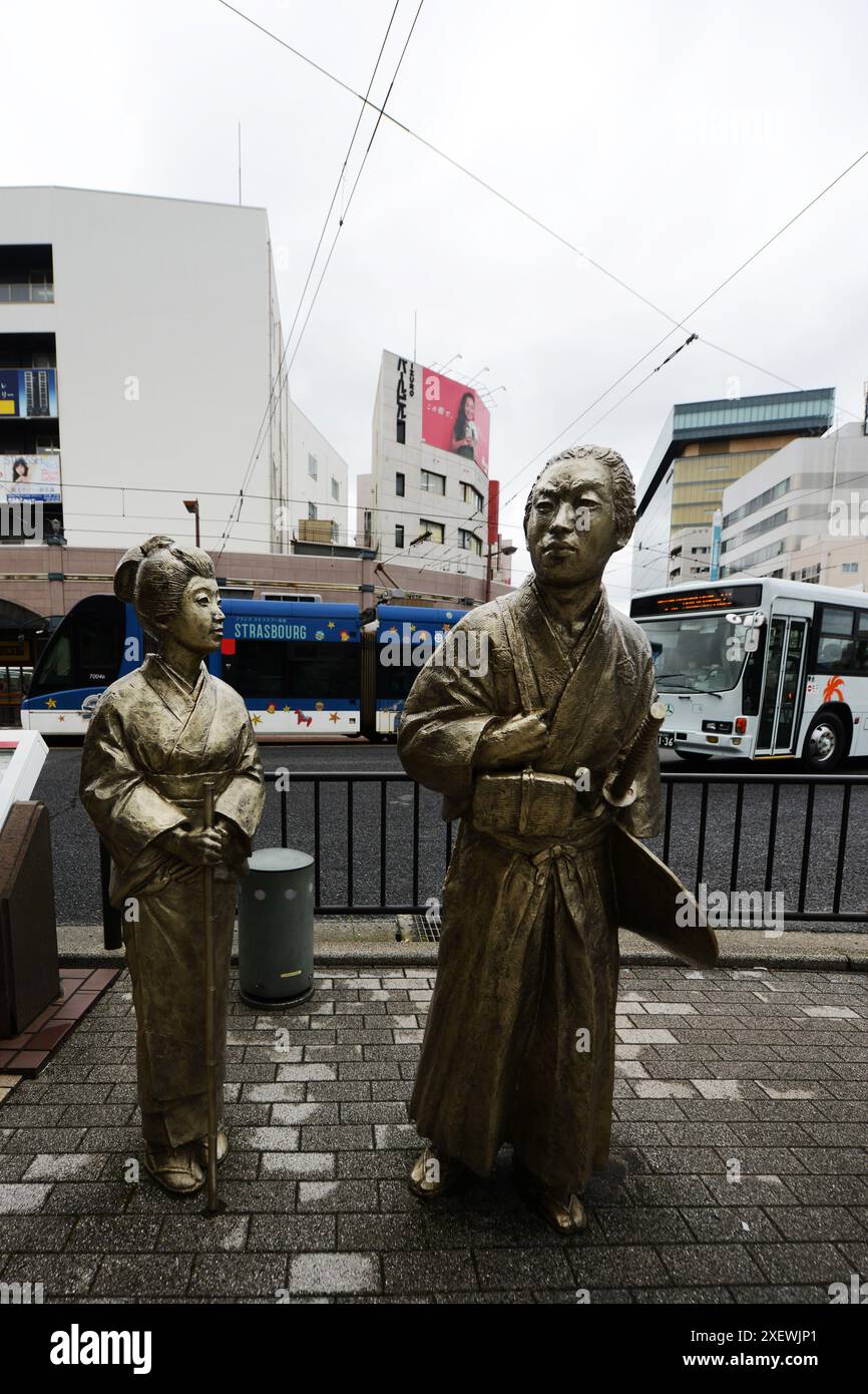 Statue of ryoma sakamoto and his wife oryo hi-res stock photography and ...