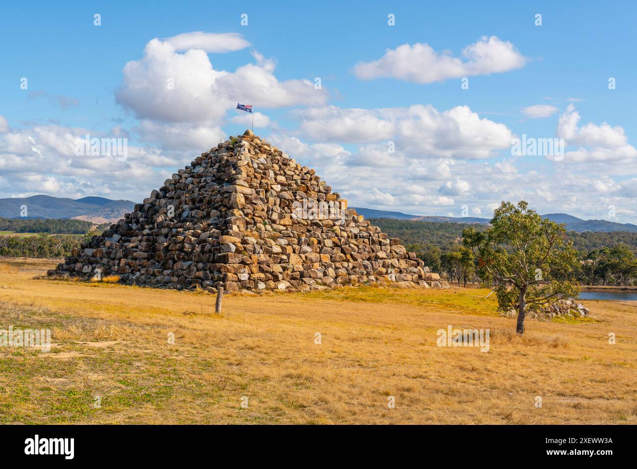 Ballandean pyramid hi-res stock photography and images - Alamy