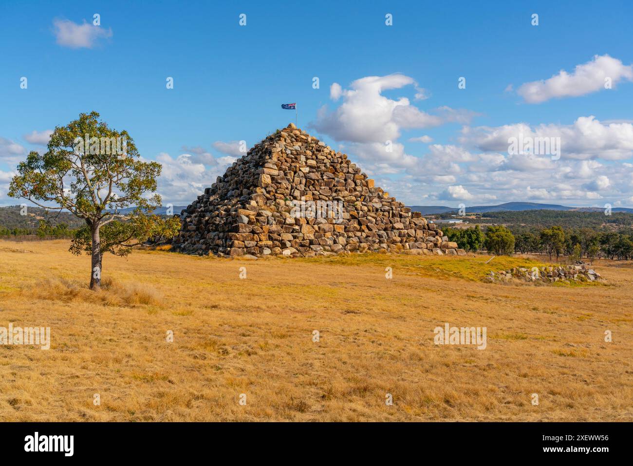 Ballandean pyramid hi-res stock photography and images - Alamy