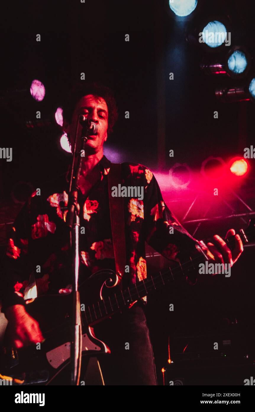 Reading, UK, 28 Aug., 1994: Cambridge, Mass.-based band Morphine played ...