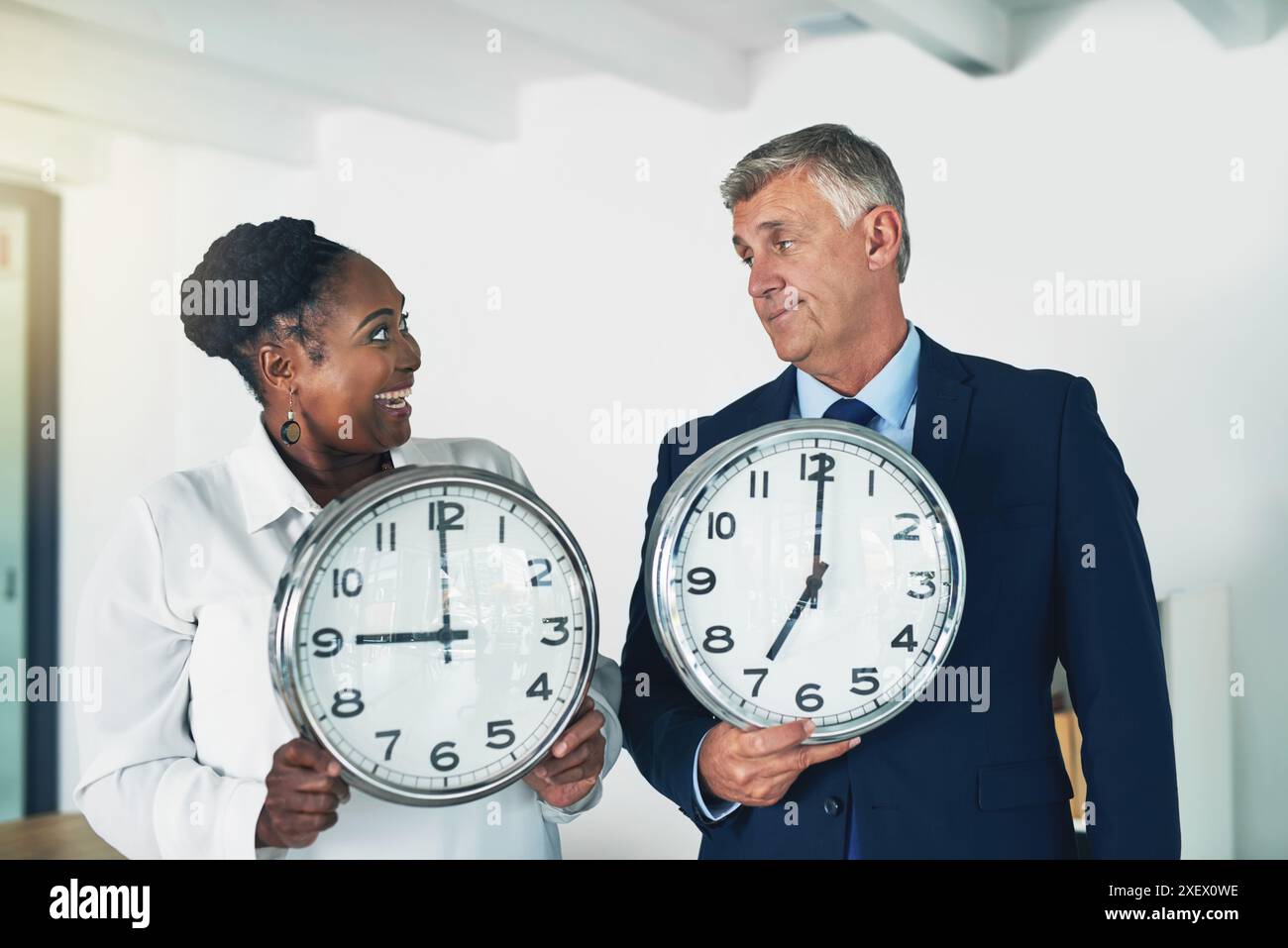 Woman entrepreneur clocks hi-res stock photography and images - Alamy