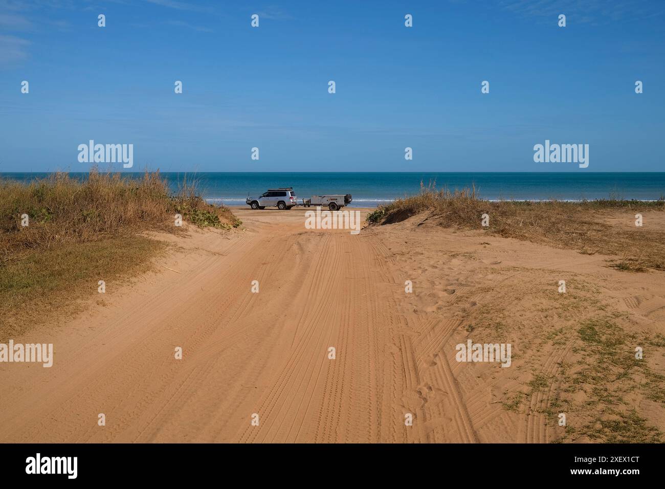 Four wheels drive towing trailer on beach in australia Stock Photo - Alamy