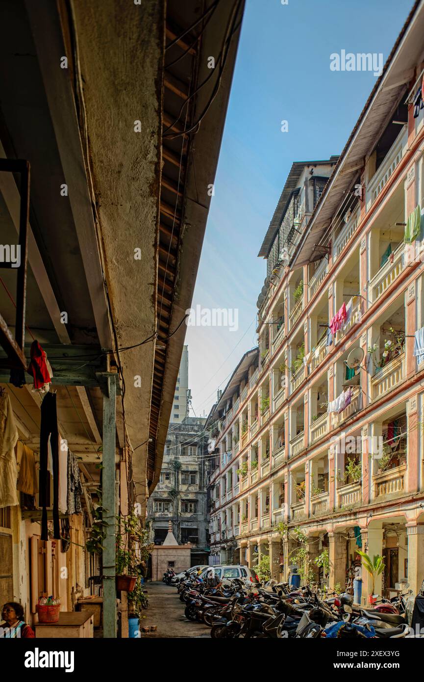 11 04 2018 Vintage OLD house four story Chawl culture Swami Samarth ...