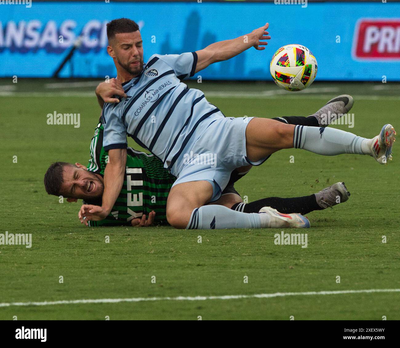 Kansas City, Kansas, USA. 29th June, 2024. Sporting KC defender Robert ...