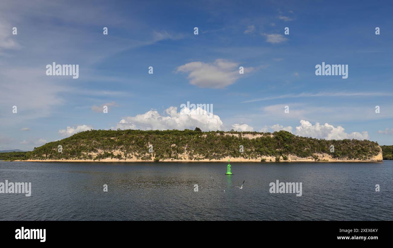 450 West-southwest facing cliffs of the Punta Churruca Point Peninsula ...