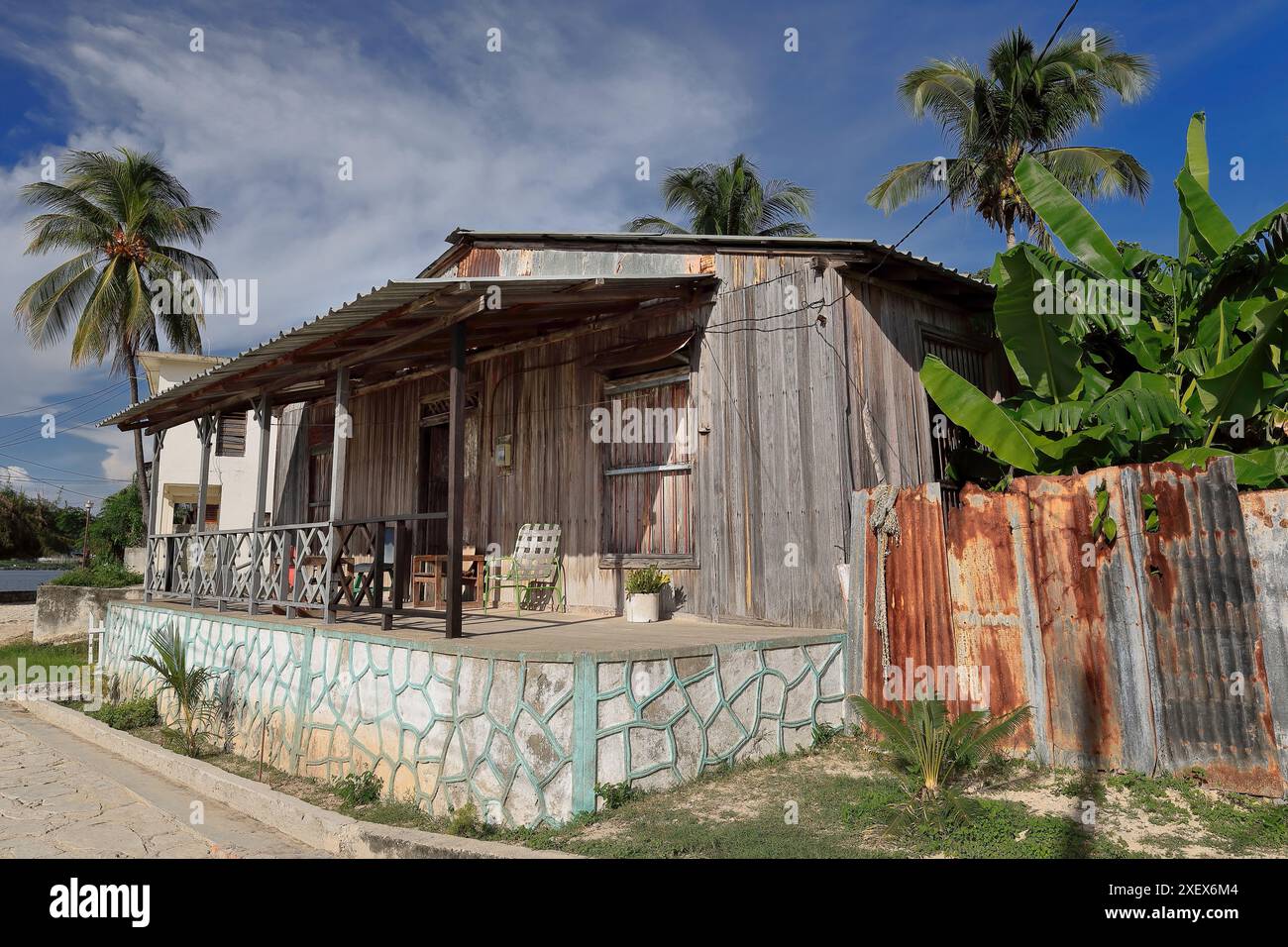 Corrugated board chair hi-res stock photography and images - Alamy