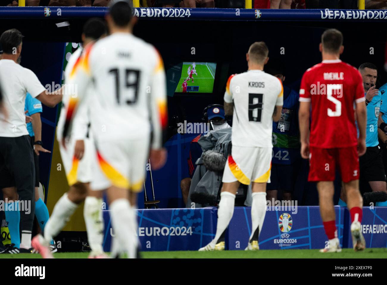 Michael oliver referee euro hi-res stock photography and images - Alamy