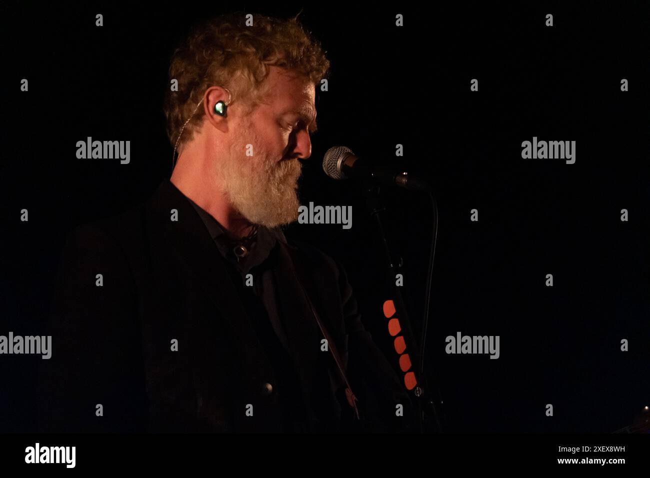 Glen hansard show hi-res stock photography and images - Alamy