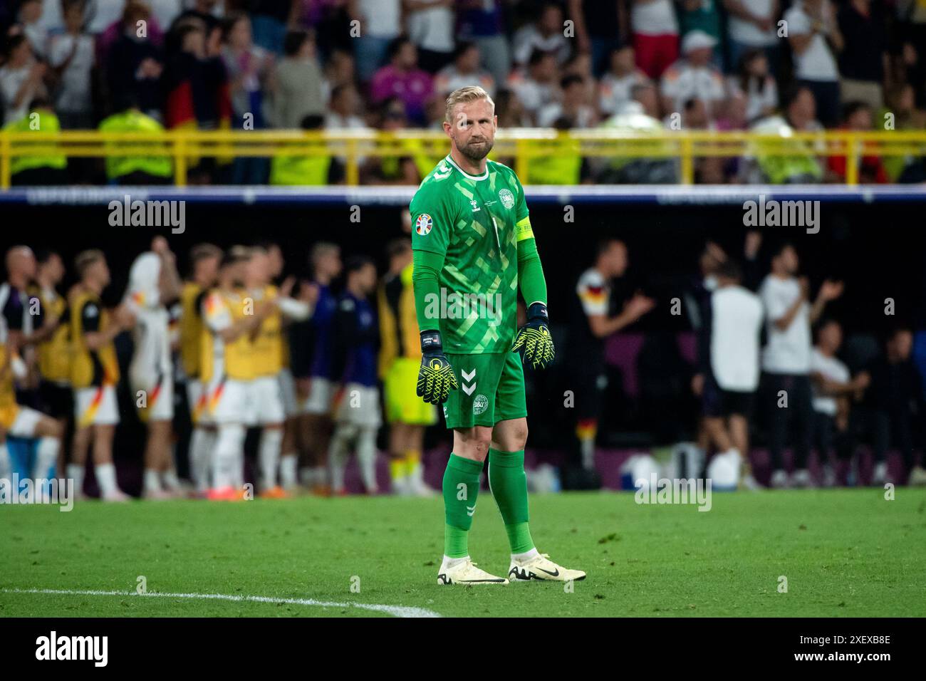Kasper Schmeichel (Daenemark, #01) aergert sich ueber die Niederlage ...