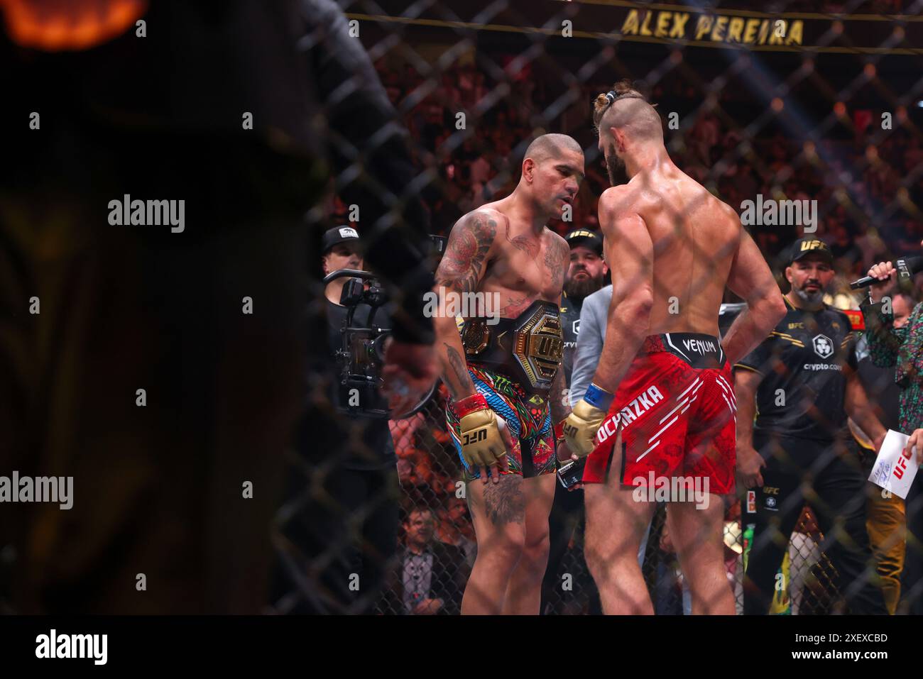 Las Vegas, United States . 29th June, 2024. Alex Pereira (red) of ...