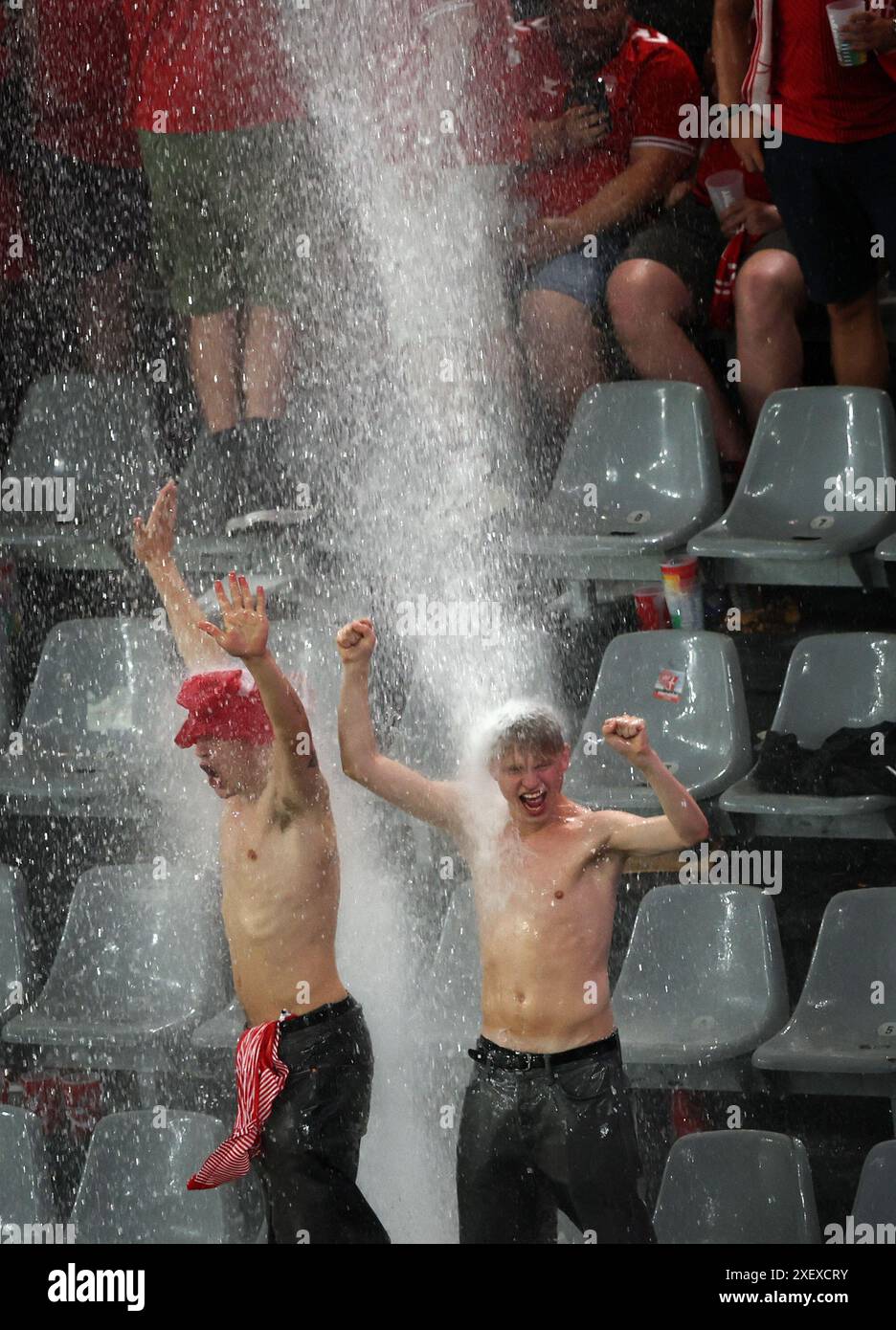 Rain international football hi-res stock photography and images - Alamy