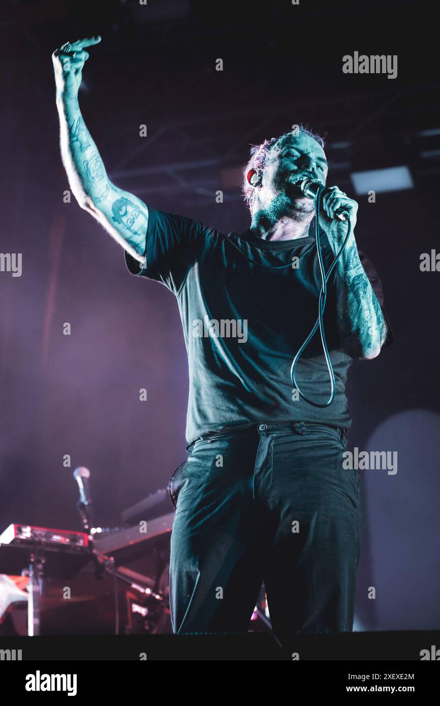 Idles musica hi-res stock photography and images - Alamy