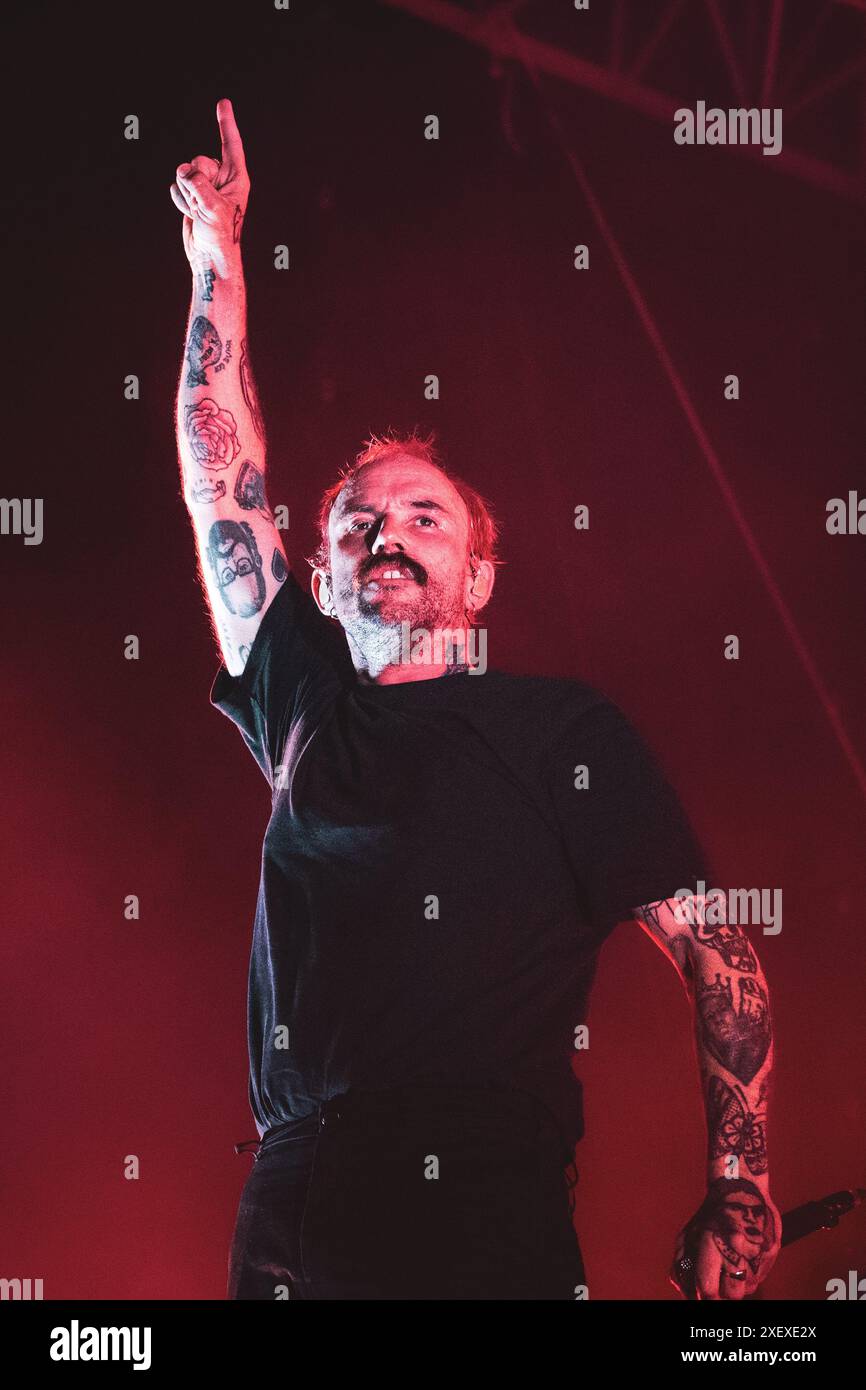 Idles jon beavis drums hi-res stock photography and images - Alamy