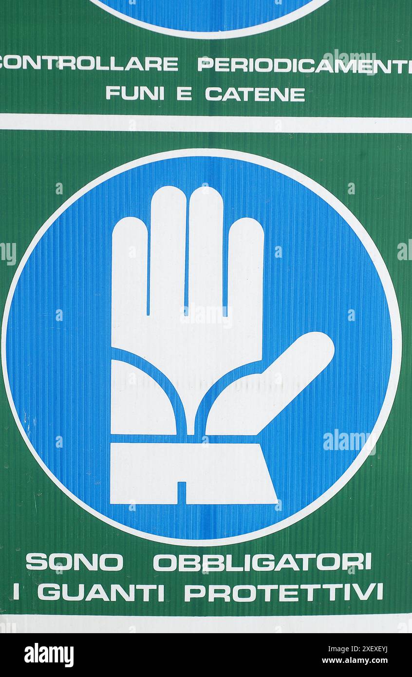 Construction site signs italian hi-res stock photography and images - Alamy