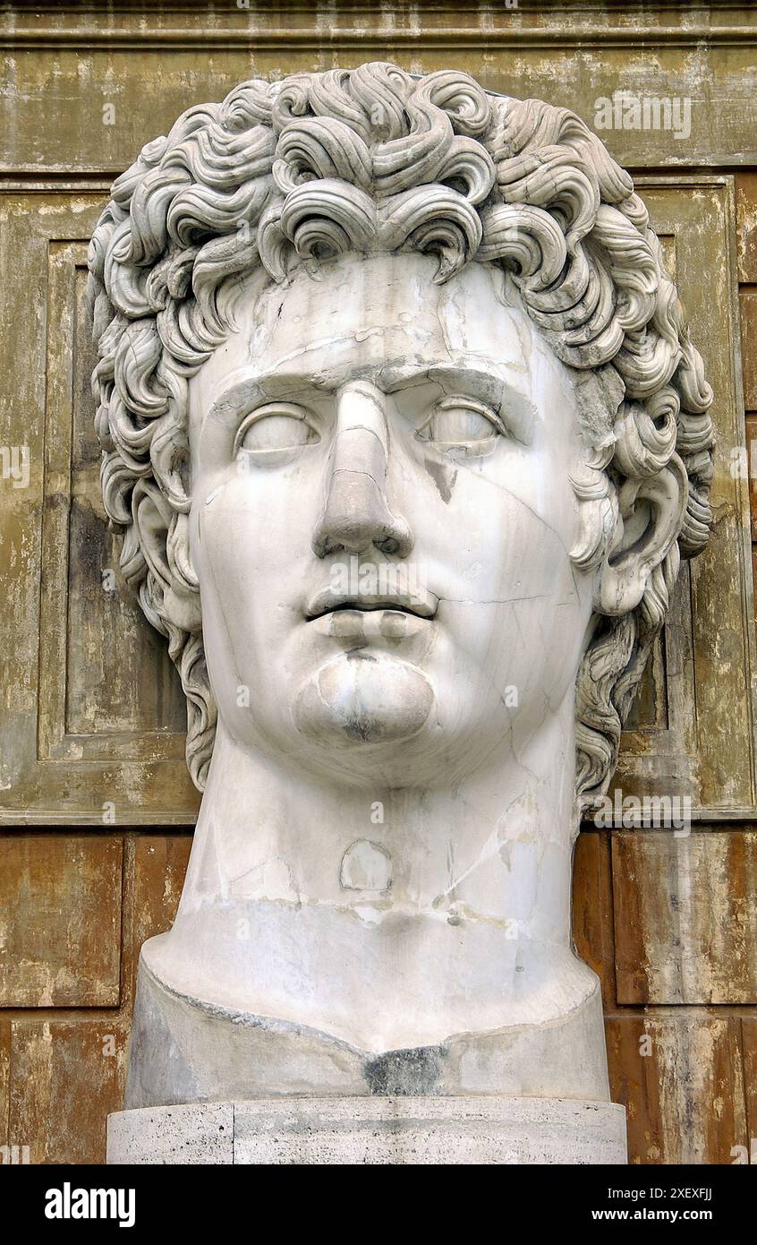 Statues in vatican museums rome hi-res stock photography and images - Alamy