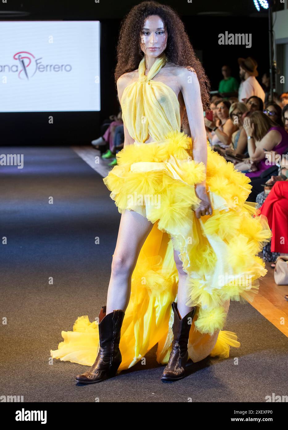 Scuola di moda hi-res stock photography and images - Alamy