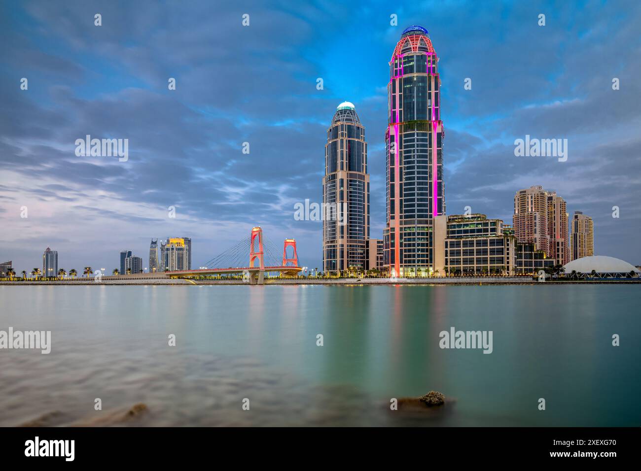 Udc tower pearl qatar hi-res stock photography and images - Alamy