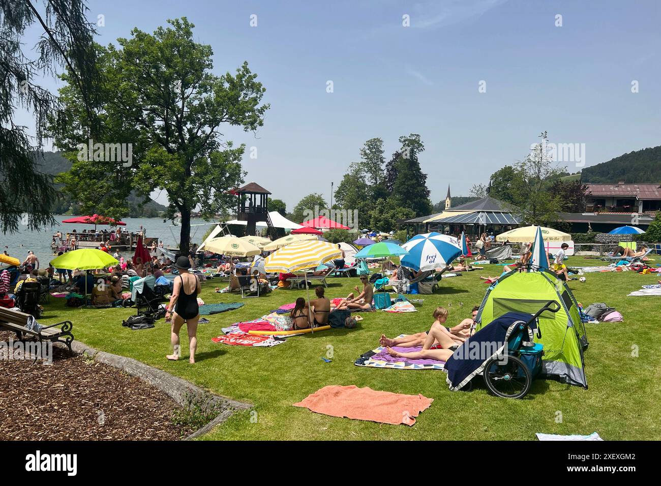 Schliersse am 29.06.2024.Sommerliche Hitze im Strandbad Schliersee ...