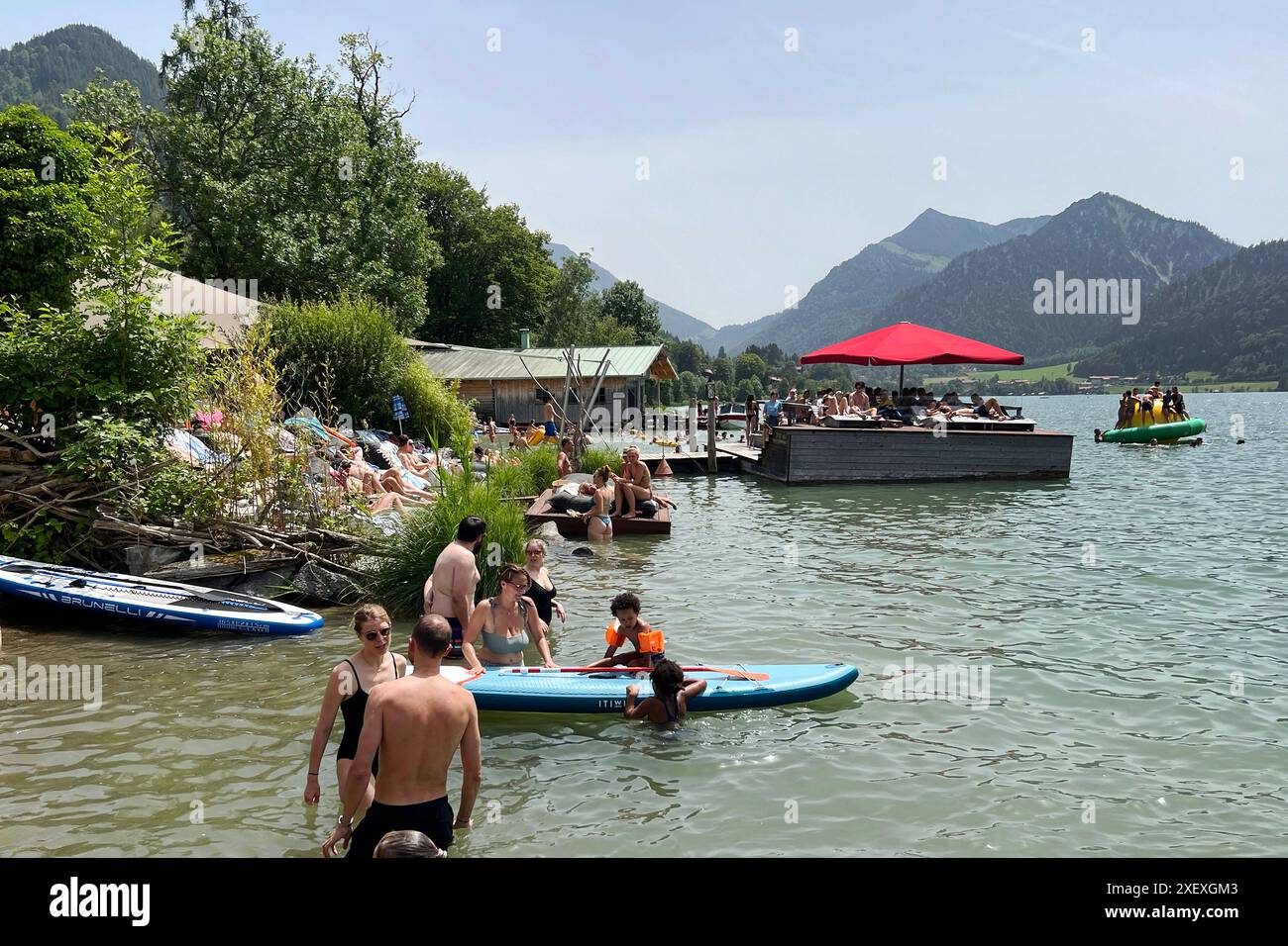 Schliersse am 29.06.2024.Sommerliche Hitze im Strandbad Schliersee ...