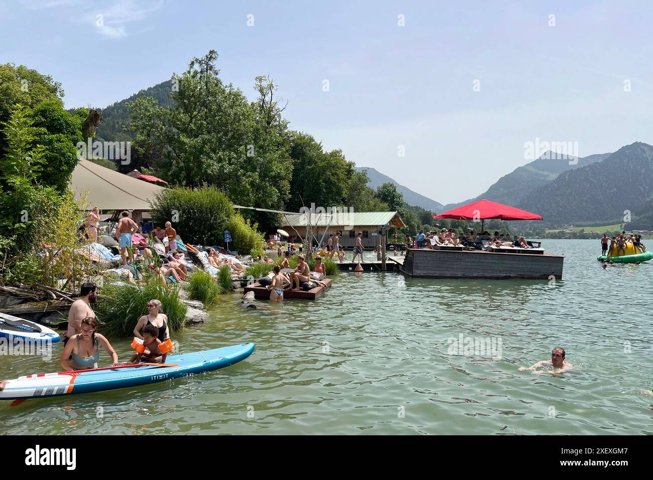 Schliersse am 29.06.2024.Sommerliche Hitze im Strandbad Schliersee ...