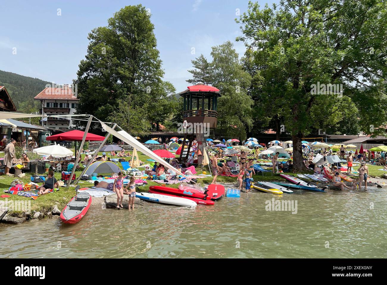 Schliersse am 29.06.2024.Sommerliche Hitze im Strandbad Schliersee ...