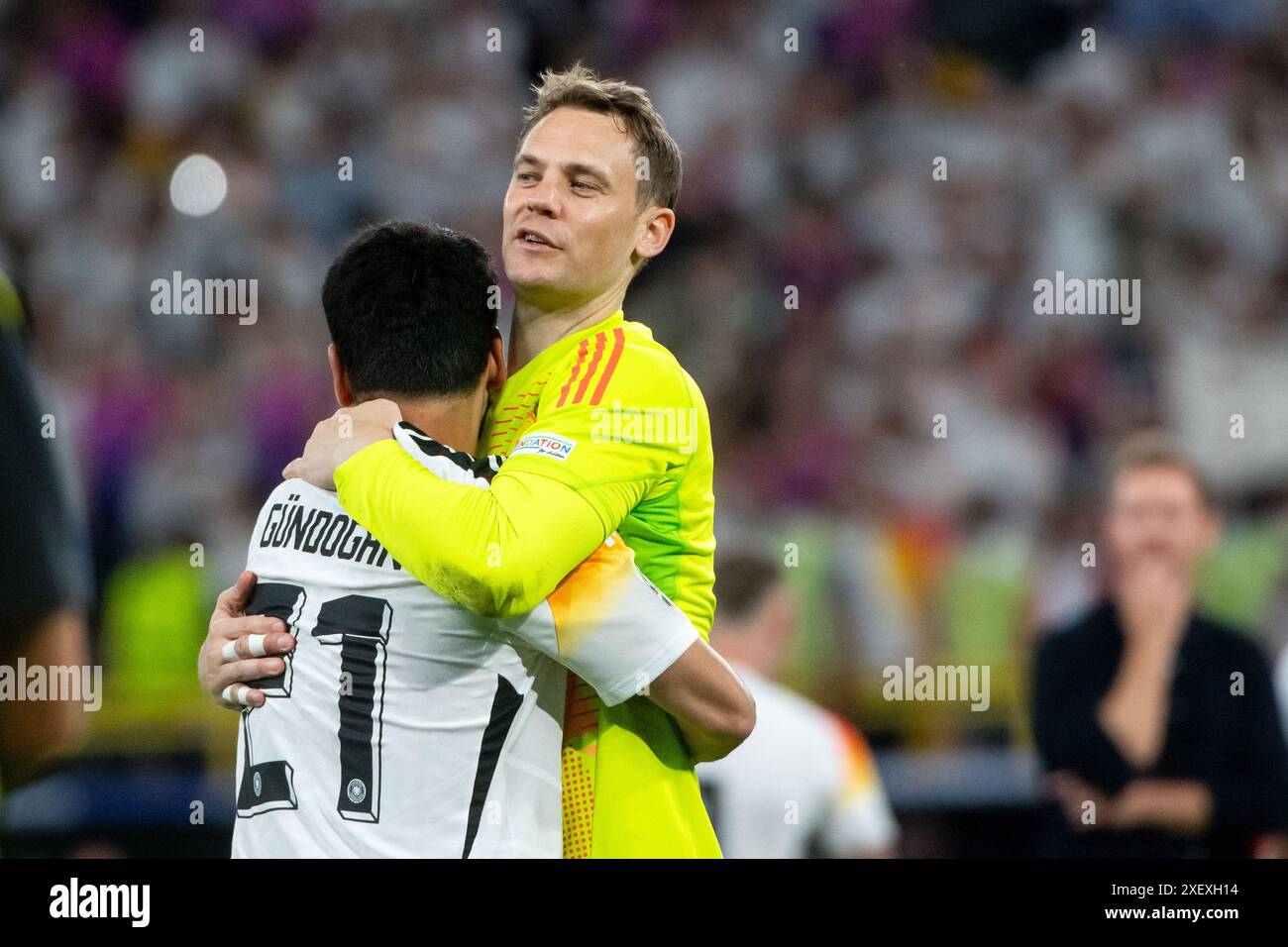 Manuel Neuer (Deutschland, #01), Ilkay Guendogan (Deutschland, #21) jubeln ueber den Sieg, GER ...