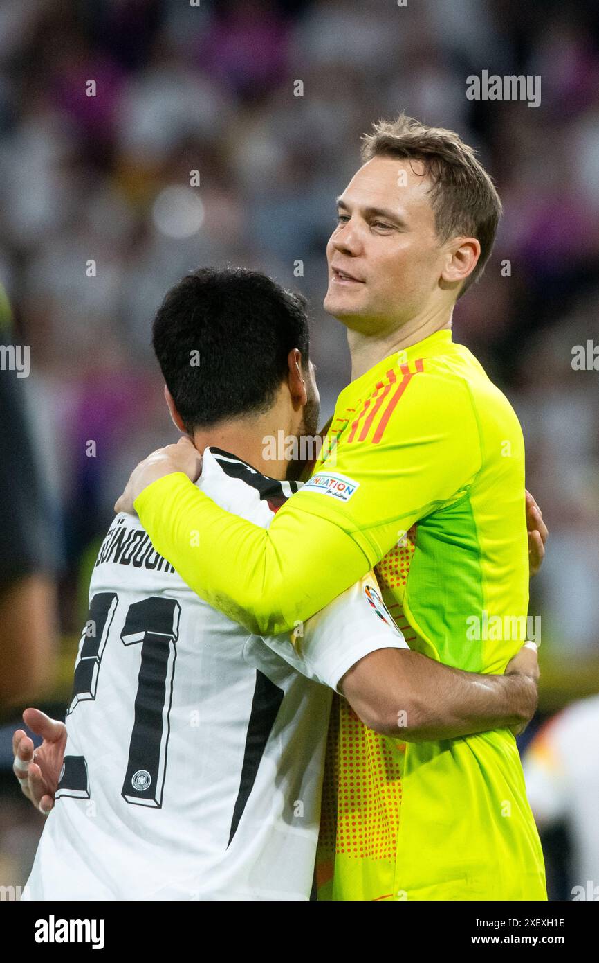 Manuel Neuer (Deutschland, #01), Ilkay Guendogan (Deutschland, #21) jubeln ueber den Sieg, GER ...