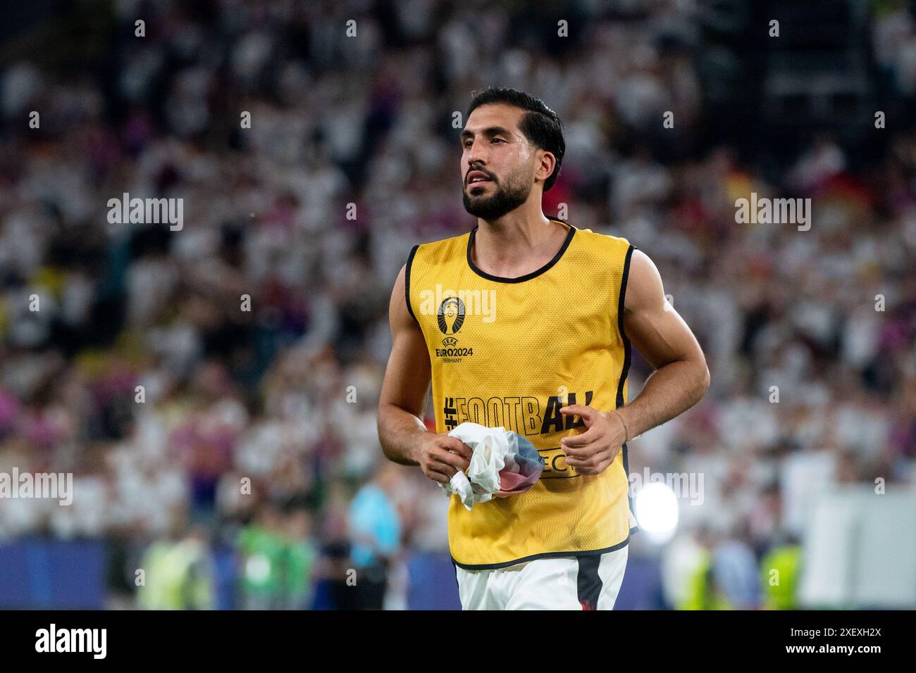 Emre Can (Deutschland, #25) verschenkt sein Trikot nach dem Spiel, GER ...