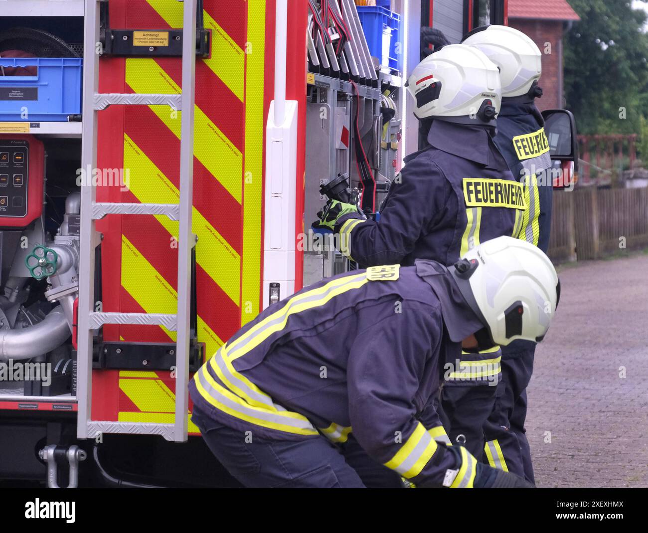 Feuerwehr-Blaulicht Feuerwehr in verschiedenen Bildern und Aktionen in ...