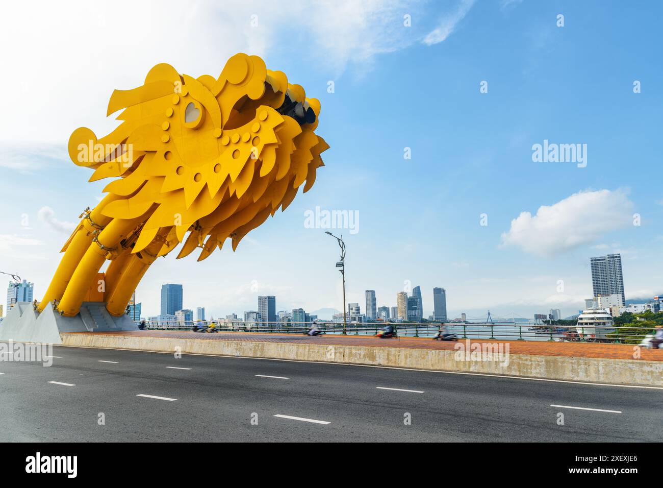 Amazing view of the Dragon Bridge (Cau Rong) over the Han River at ...