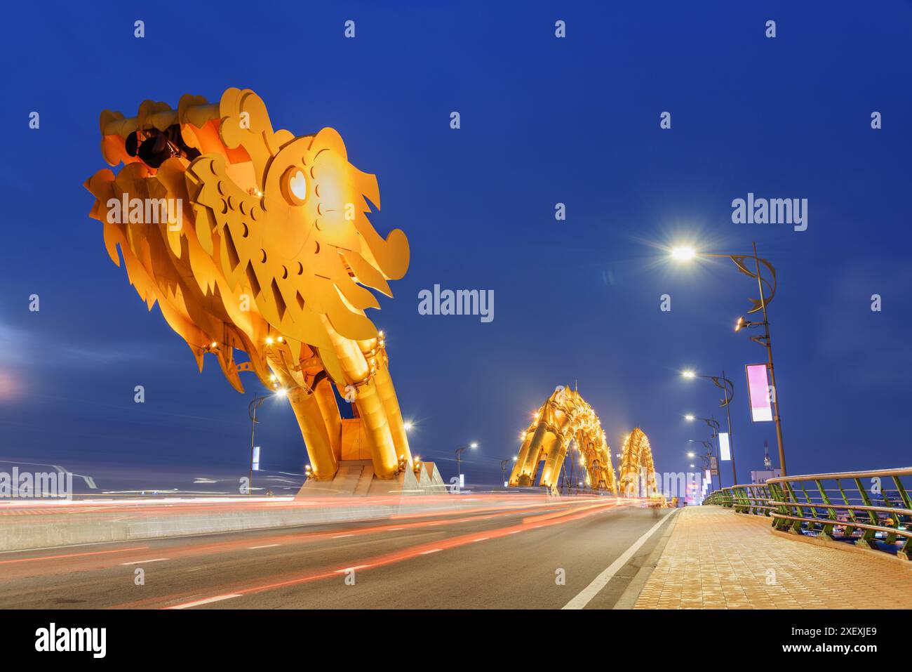 Beautiful evening view of the Dragon Bridge (Cau Rong) over the Han ...