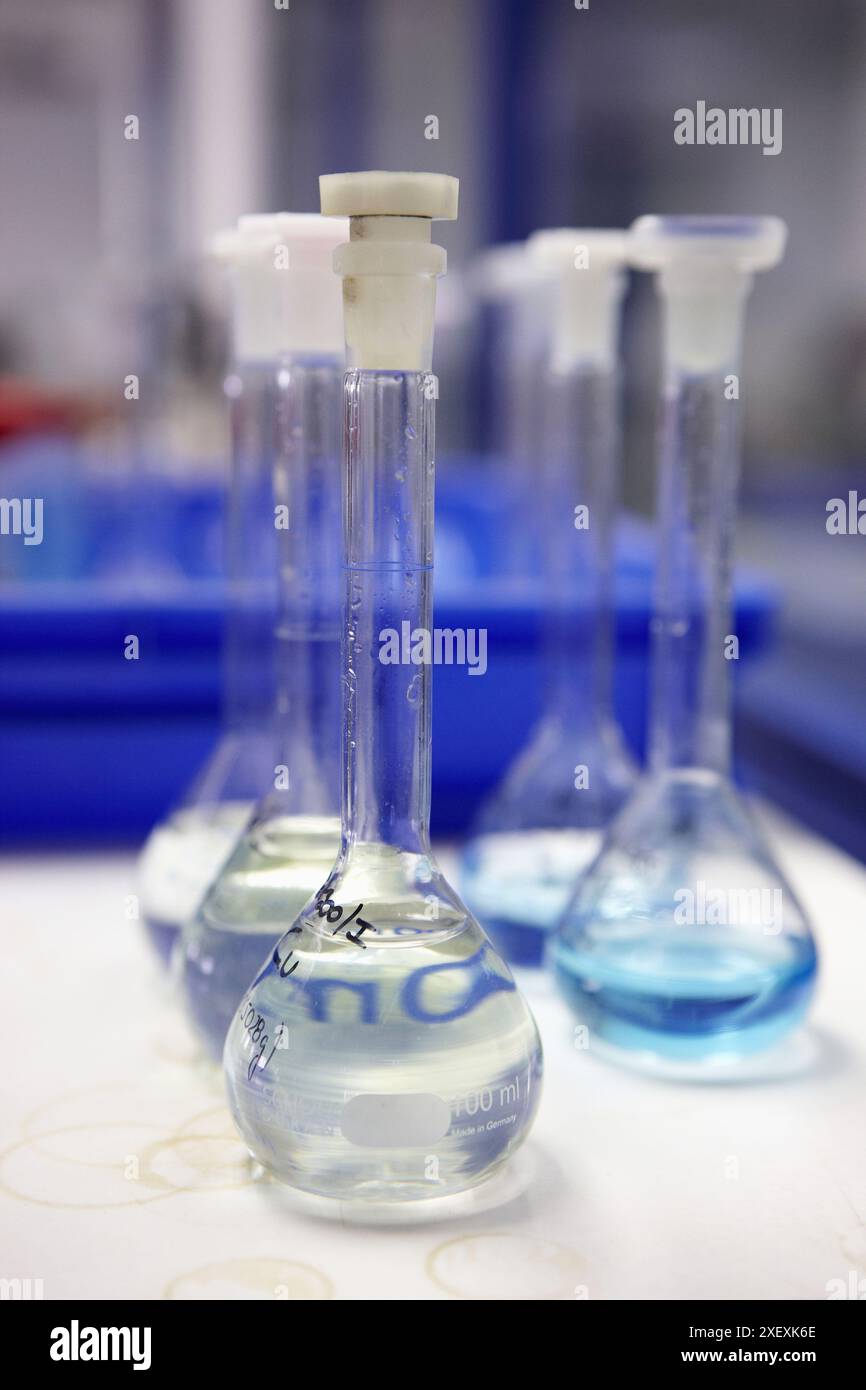 Laboratory materials hi-res stock photography and images - Alamy