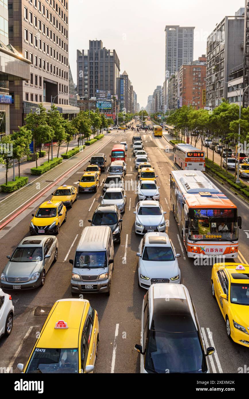 Taipei, Taiwan - April 26, 2019: Scenic aerial view of Xinyi Road at ...