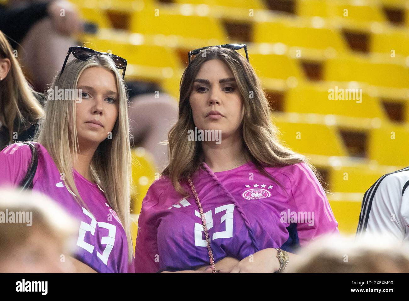 Alicia Andrich (rechts, Frau von Robert Andrich (Deutschland, #23 ...