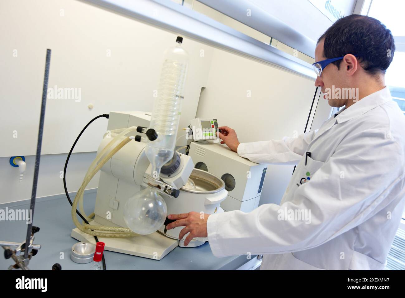 Rotavapor, Synthesis Laboratory, IkerChem research lab, design and synthesis of new chemical ...