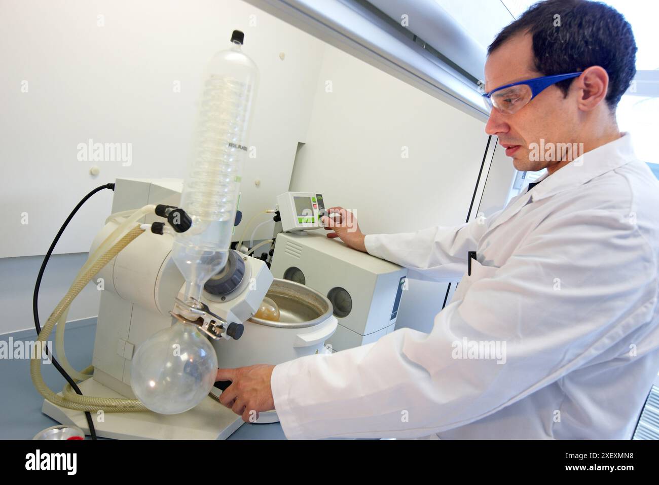 Rotavapor, Synthesis Laboratory, IkerChem research lab, design and ...