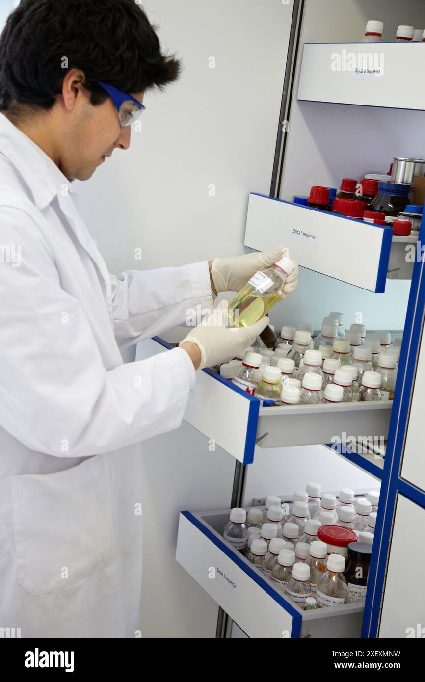 Storage of reagents, synthesis lab, research laboratory, IkerChem ...