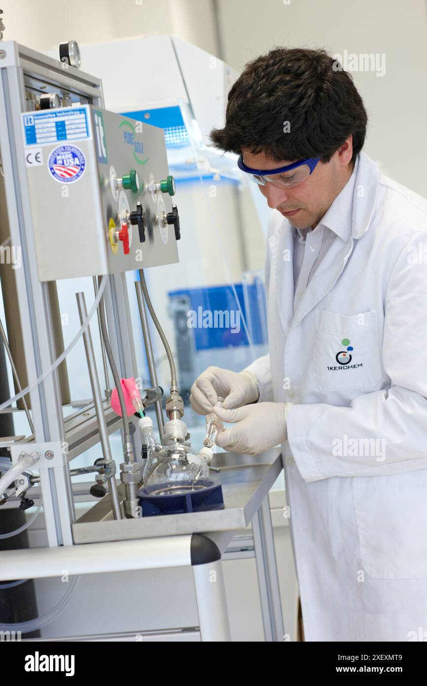 Dry distillation to produce dry solvents, synthesis lab, IkerChem ...