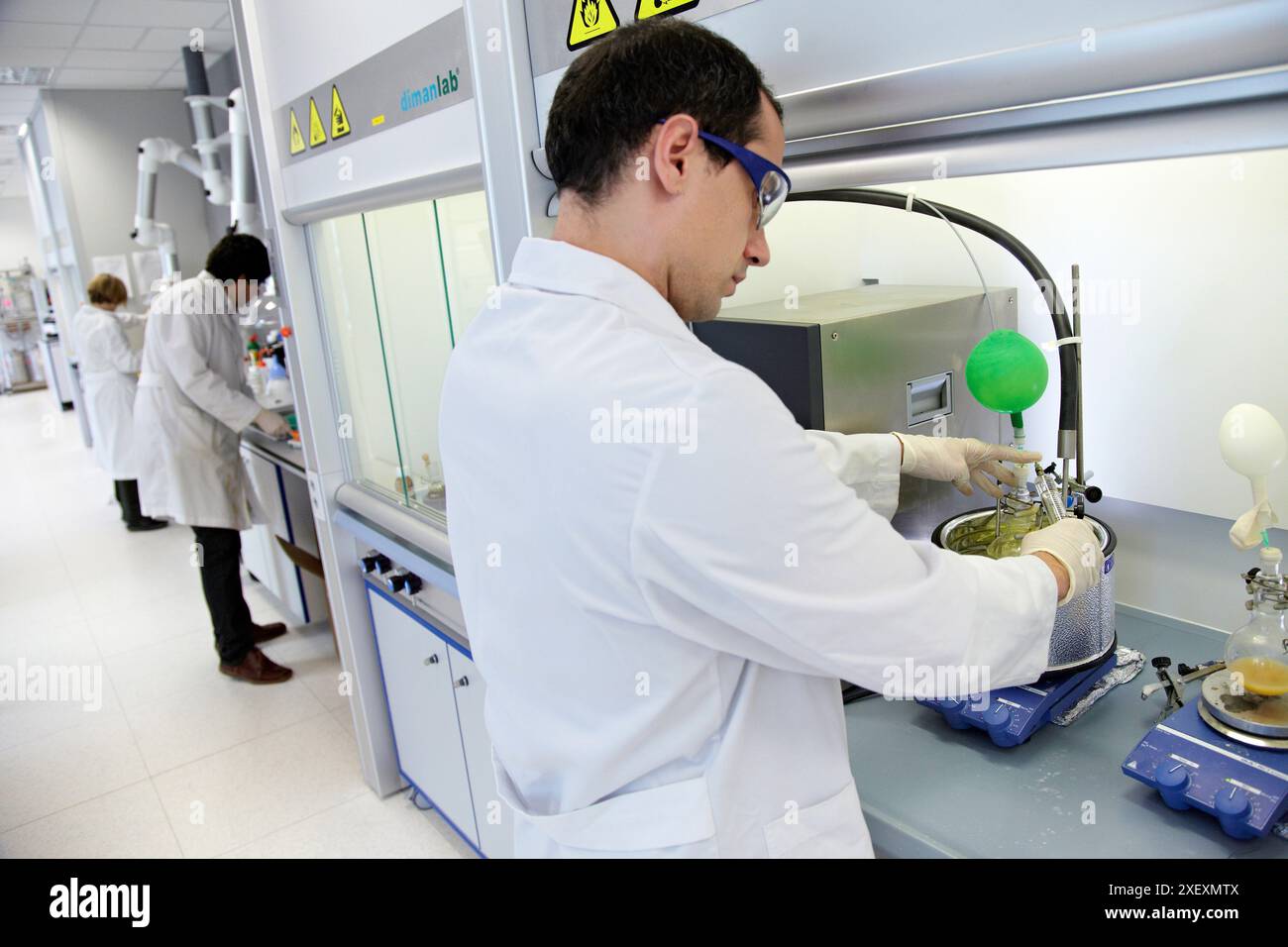 Cryogenerator, synthesis lab, IkerChem research lab, design and ...