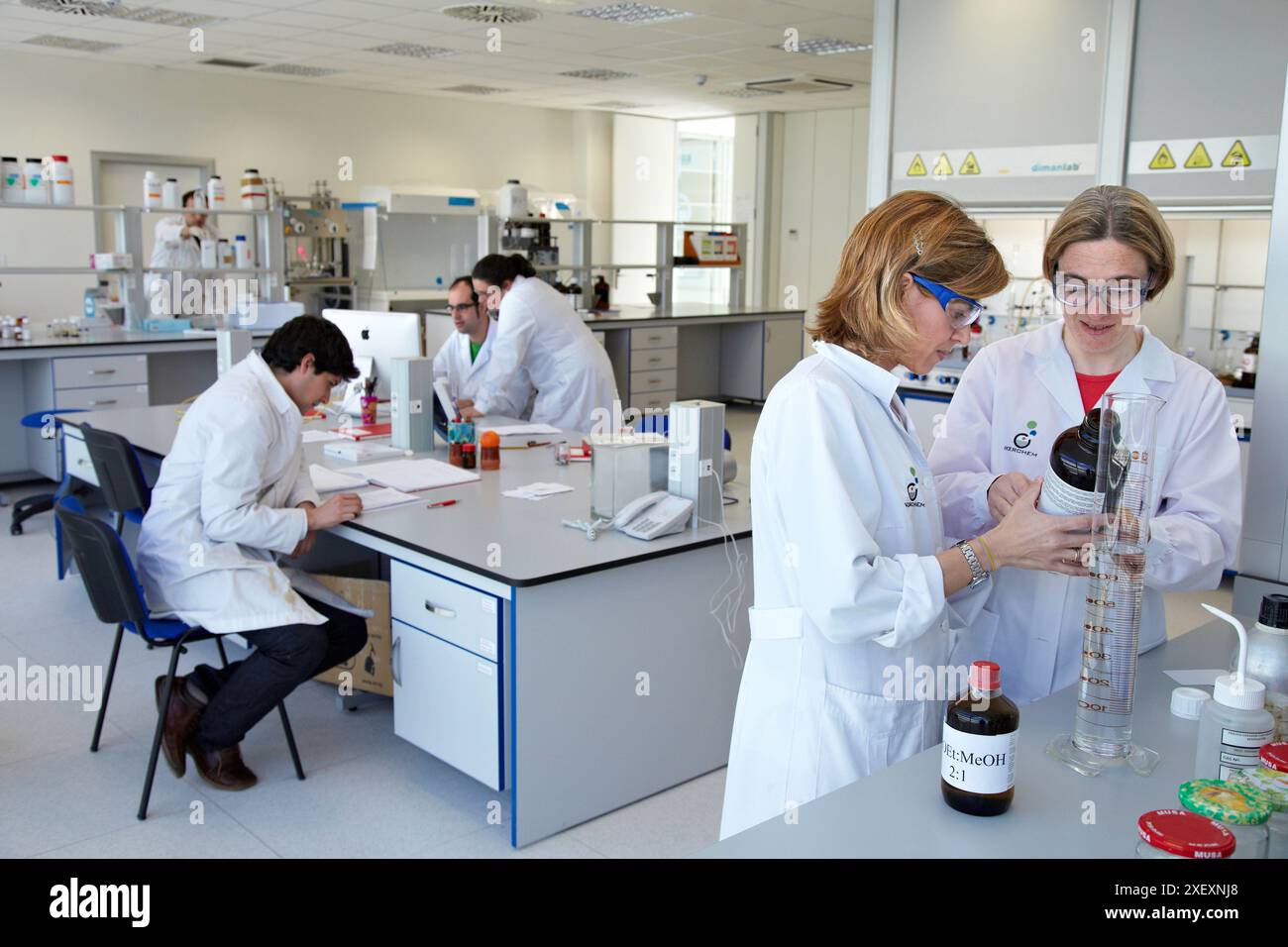 Preparing solution samples for column chromatography, synthesis lab ...