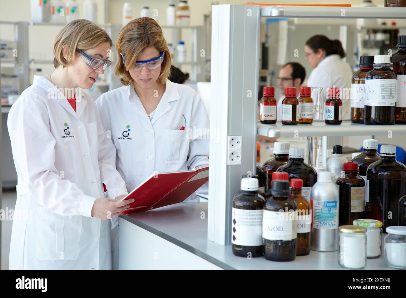 Preparing solution samples for column chromatography, synthesis lab ...