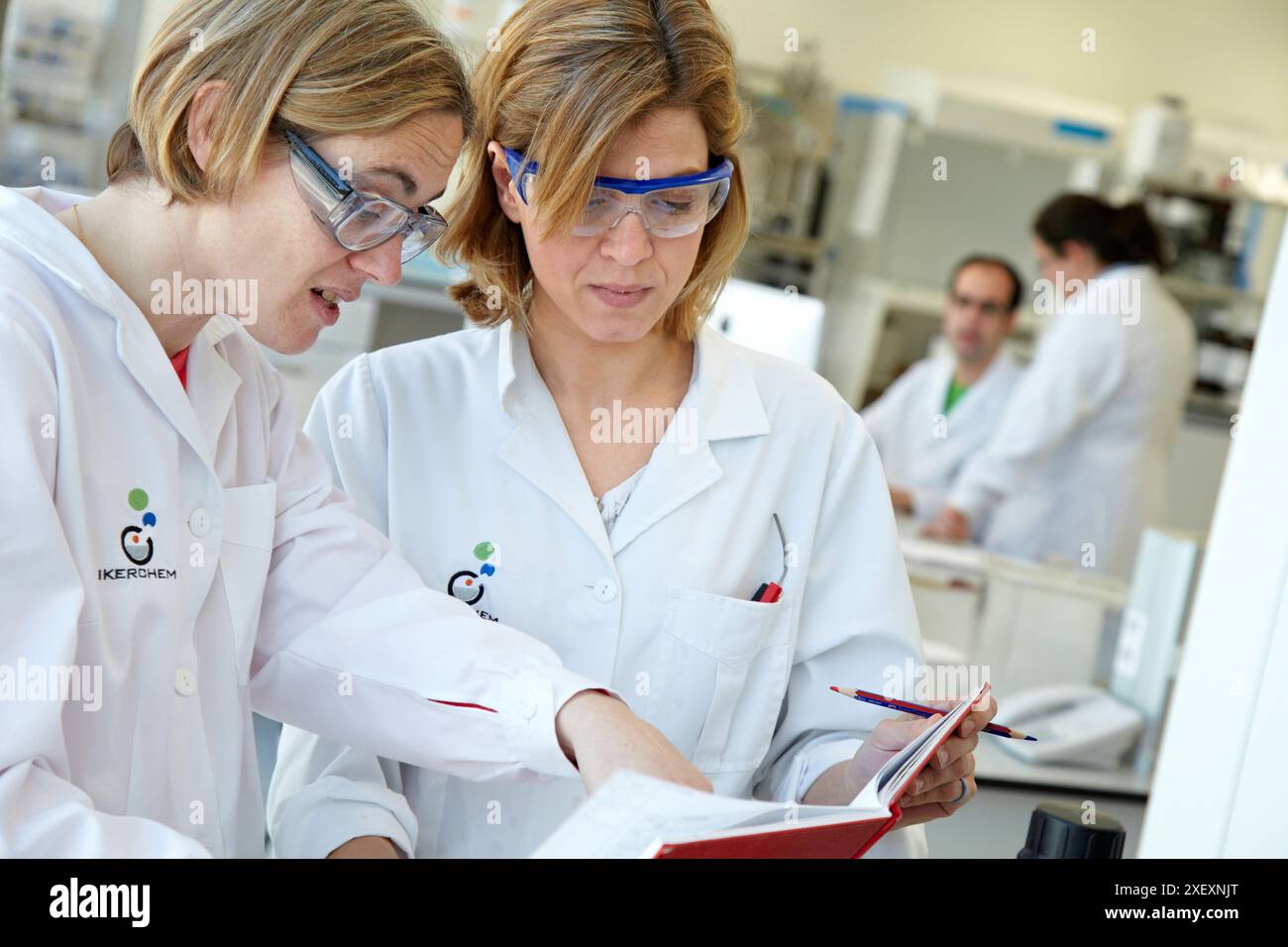 Preparing solution samples for column chromatography, synthesis lab ...