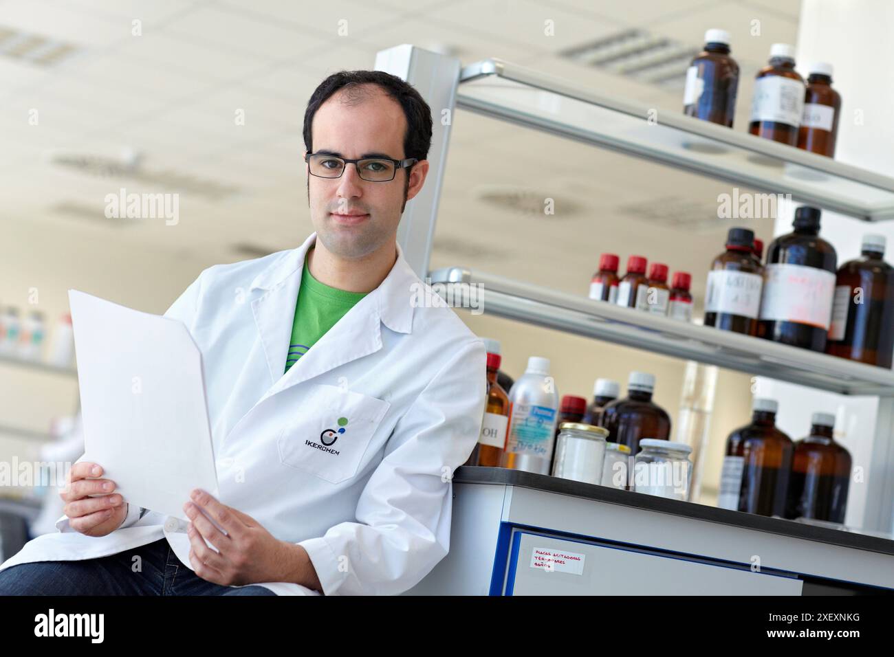 Researcher, synthesis lab, research laboratory, IkerChem research lab ...