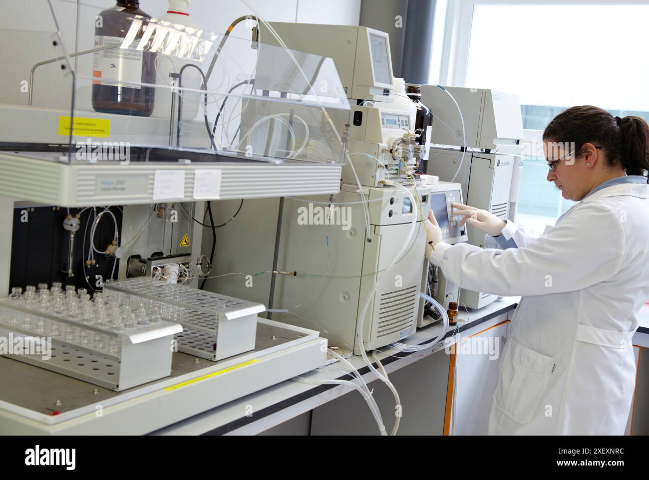 HPLC-MS (High Performance Liquid Chromatography-Mass Spectrometry), Analysis Lab, IkerChem ...